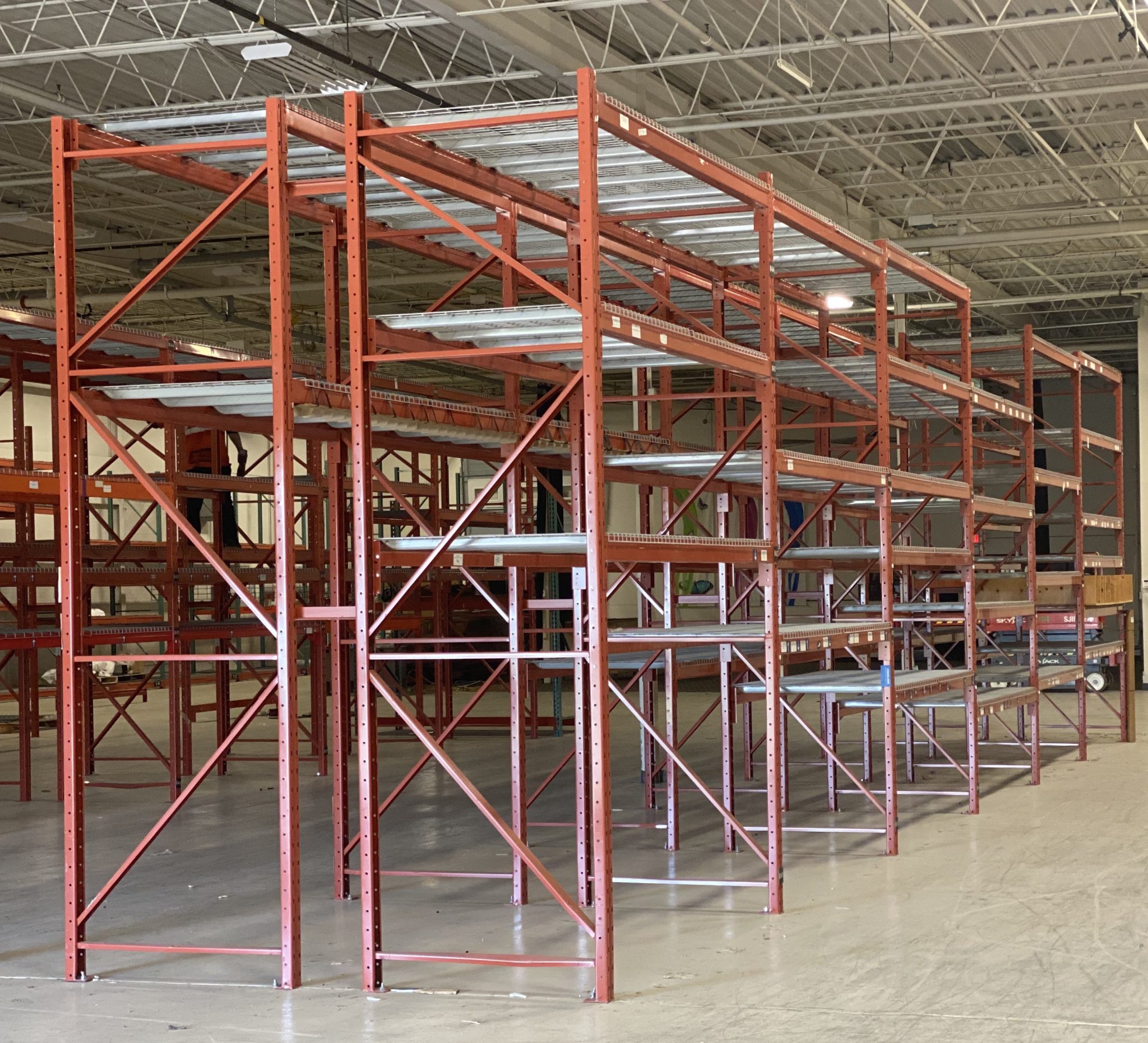 Benefits of Buying a Used Pallet Racking System